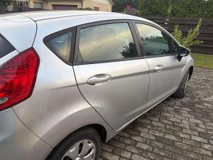 Pelēks Ford Fiesta 2011 Viļņa, ar dzinēja tilpumu 1.40 L un nobraukumu 190 tūkst. km par 1600 €, foto 3 vietnē AUTOMOTO.COM.LV