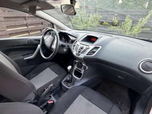Pelēks Ford Fiesta 2011 Viļņa, ar dzinēja tilpumu 1.40 L un nobraukumu 190 tūkst. km par 1600 €, foto 5 vietnē AUTOMOTO.COM.LV
