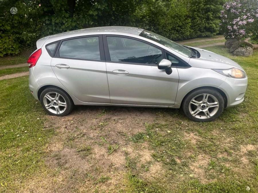 Pelēks Ford Fiesta 2011 Trakai, ar dzinēja tilpumu 1.24 L un nobraukumu 190 tūkst. km par 2050 €, foto 14 vietnē AUTOMOTO.COM.LV