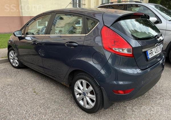 Pelēks Ford Fiesta 2011 Rīga, ar dzinēja tilpumu 1.40 L un nobraukumu 177 tūkst. km par 1600 €, foto 2 vietnē AUTOMOTO.COM.LV