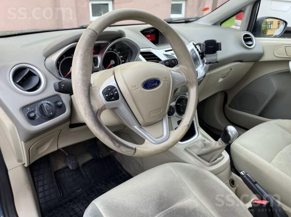 Pelēks Ford Fiesta 2011 Rīga, ar dzinēja tilpumu 1.40 L un nobraukumu 177 tūkst. km par 1600 €, foto 3 vietnē AUTOMOTO.COM.LV