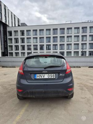 Pelēks Ford Fiesta 2011 Viļņa, ar dzinēja tilpumu 1.40 L un nobraukumu 200 tūkst. km par 2200 €, foto 4 vietnē AUTOMOTO.COM.LV