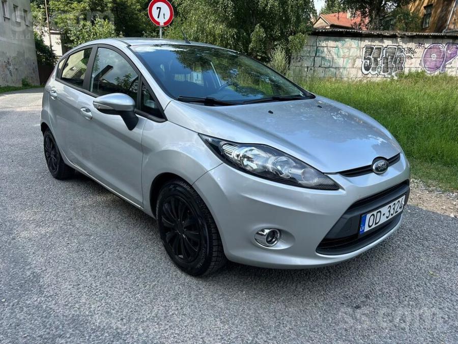 Pelēks Ford Fiesta 2011 Rīga, ar dzinēja tilpumu 1.60 L un nobraukumu 170 tūkst. km par 3500 €, foto 3 vietnē AUTOMOTO.COM.LV