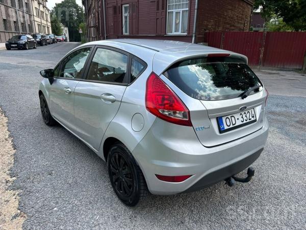 Grey Ford Fiesta 2011 in Riga, with an engine capacity of 1.60 L and mileage of 170 thousand km for 3500 €, photo 4 on AUTOMOTO.COM.LV