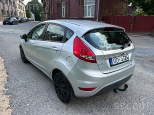 Pelēks Ford Fiesta 2011 Rīga, ar dzinēja tilpumu 1.60 L un nobraukumu 170 tūkst. km par 3500 €, foto 5 vietnē AUTOMOTO.COM.LV