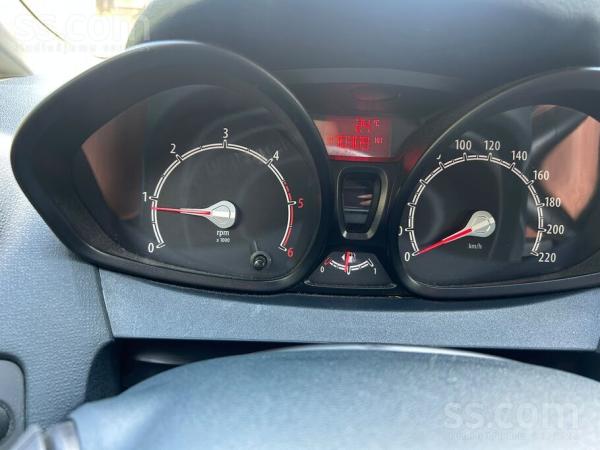 Grey Ford Fiesta 2011 in Riga, with an engine capacity of 1.60 L and mileage of 170 thousand km for 3500 €, photo 6 on AUTOMOTO.COM.LV