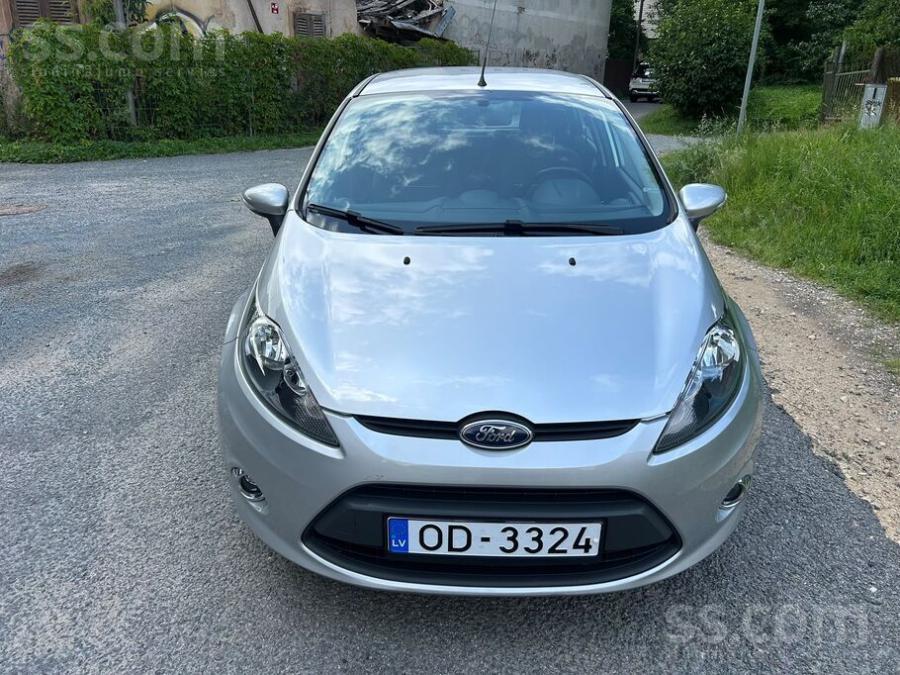 Pelēks Ford Fiesta 2011 Rīga, ar dzinēja tilpumu 1.60 L un nobraukumu 170 tūkst. km par 3500 €, foto 8 vietnē AUTOMOTO.COM.LV