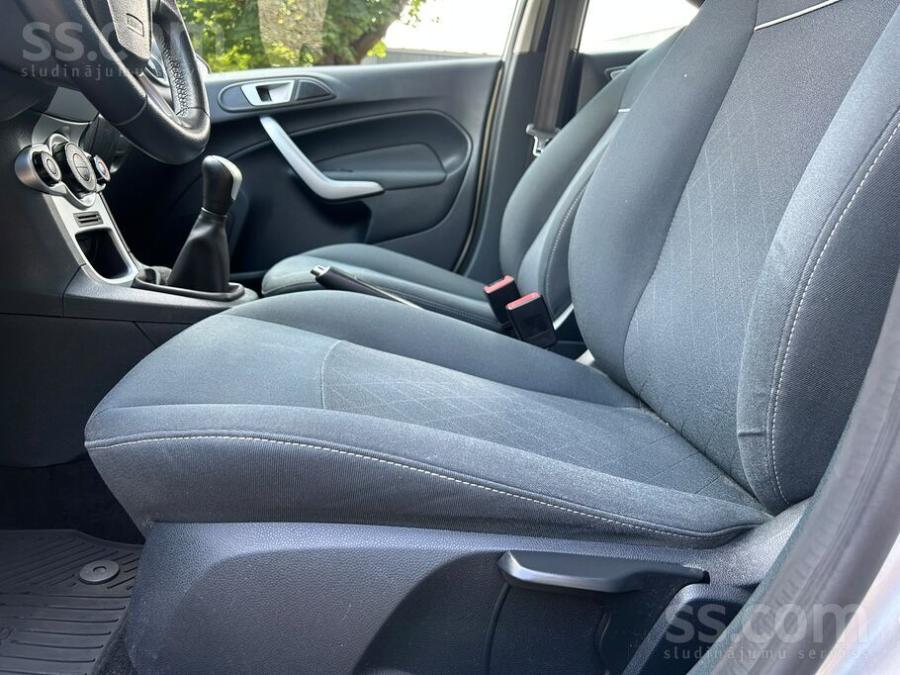 Pelēks Ford Fiesta 2011 Rīga, ar dzinēja tilpumu 1.60 L un nobraukumu 170 tūkst. km par 3500 €, foto 9 vietnē AUTOMOTO.COM.LV