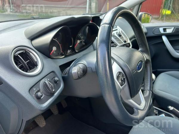 Grey Ford Fiesta 2011 in Riga, with an engine capacity of 1.60 L and mileage of 170 thousand km for 3500 €, photo 9 on AUTOMOTO.COM.LV