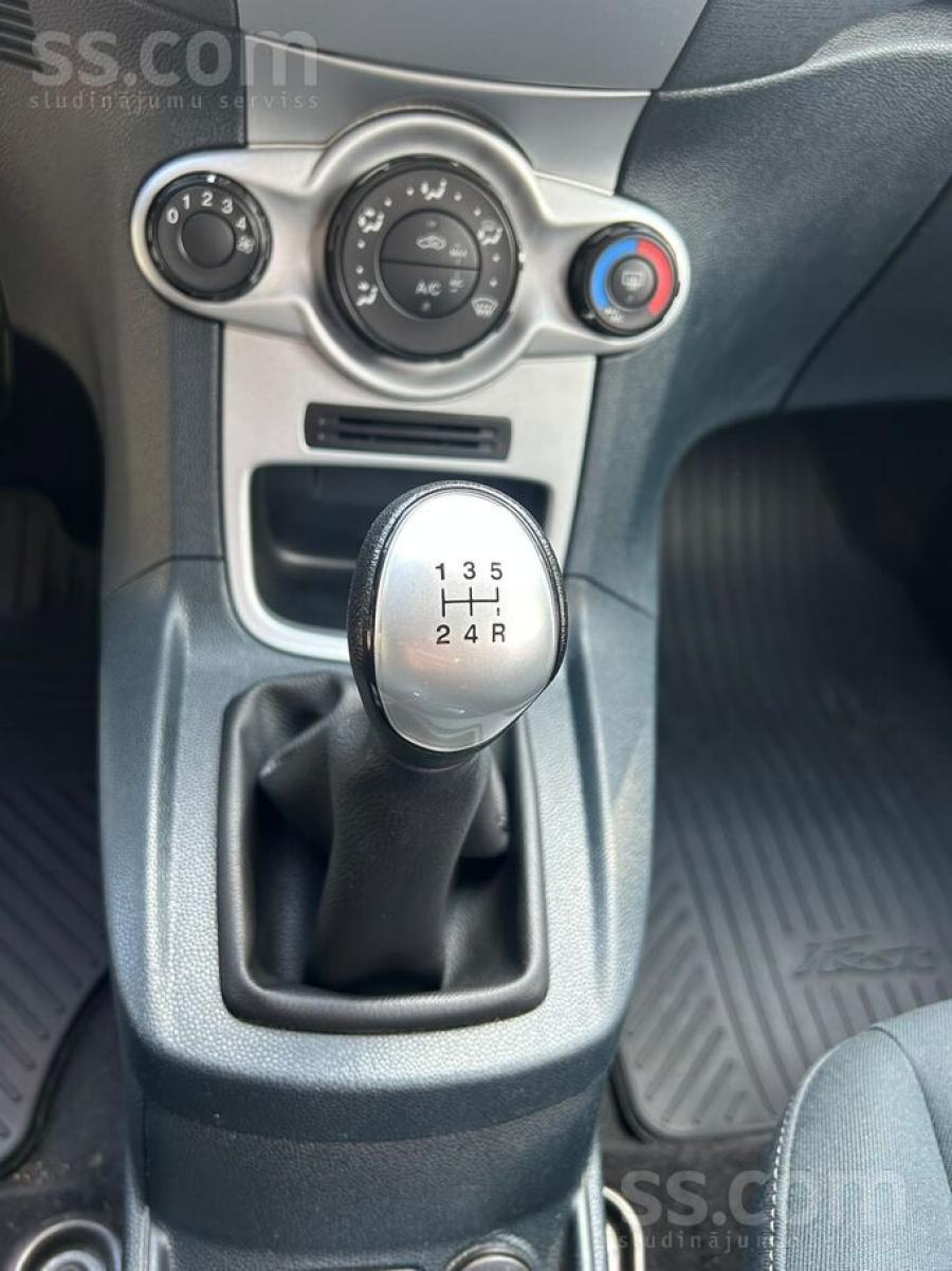 Pelēks Ford Fiesta 2011 Rīga, ar dzinēja tilpumu 1.60 L un nobraukumu 170 tūkst. km par 3500 €, foto 11 vietnē AUTOMOTO.COM.LV