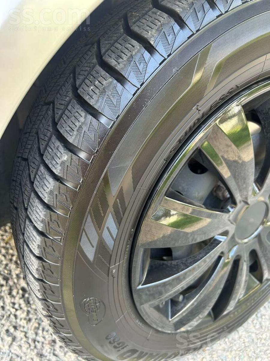 Pelēks Ford Fiesta 2011 Rīga, ar dzinēja tilpumu 1.60 L un nobraukumu 170 tūkst. km par 3500 €, foto 13 vietnē AUTOMOTO.COM.LV