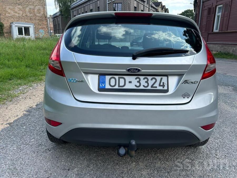 Pelēks Ford Fiesta 2011 Rīga, ar dzinēja tilpumu 1.60 L un nobraukumu 170 tūkst. km par 3500 €, foto 15 vietnē AUTOMOTO.COM.LV