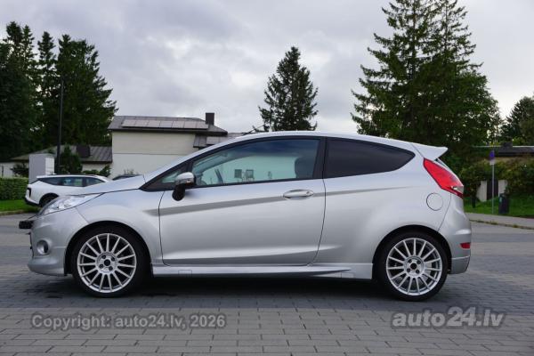Pelēks Ford Fiesta 2011 Tallina, ar dzinēja tilpumu 1.60 L un nobraukumu 346 tūkst. km par 3100 €, foto 5 vietnē AUTOMOTO.COM.LV