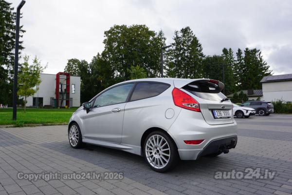 Pelēks Ford Fiesta 2011 Tallina, ar dzinēja tilpumu 1.60 L un nobraukumu 346 tūkst. km par 3100 €, foto 6 vietnē AUTOMOTO.COM.LV