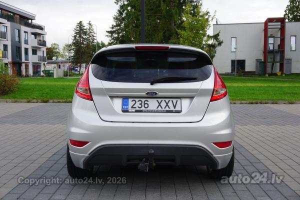 Pelēks Ford Fiesta 2011 Tallina, ar dzinēja tilpumu 1.60 L un nobraukumu 346 tūkst. km par 3100 €, foto 7 vietnē AUTOMOTO.COM.LV