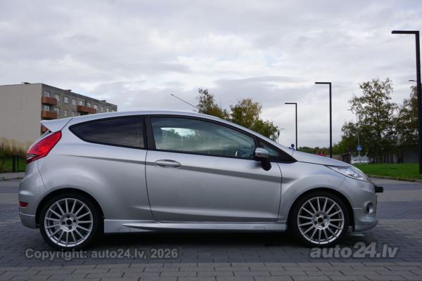 Pelēks Ford Fiesta 2011 Tallina, ar dzinēja tilpumu 1.60 L un nobraukumu 346 tūkst. km par 3100 €, foto 9 vietnē AUTOMOTO.COM.LV