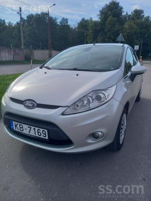 Pelēks Ford Fiesta 2011 Rīga, ar dzinēja tilpumu 1.60 L un nobraukumu 118 tūkst. km par 2200 €, foto  vietnē AUTOMOTO.COM.LV