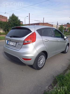 Pelēks Ford Fiesta 2011 Rīga, ar dzinēja tilpumu 1.60 L un nobraukumu 118 tūkst. km par 2200 €, foto 4 vietnē AUTOMOTO.COM.LV