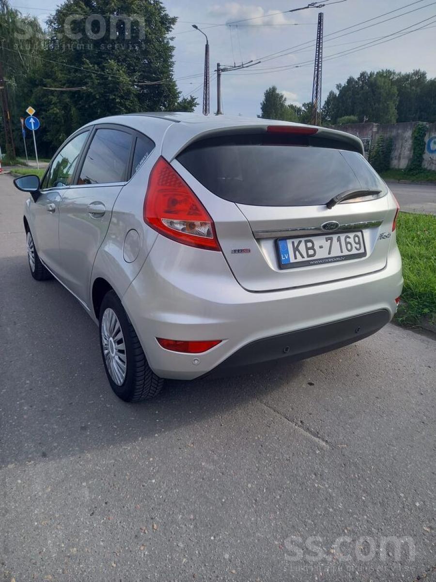 Pelēks Ford Fiesta 2011 Rīga, ar dzinēja tilpumu 1.60 L un nobraukumu 118 tūkst. km par 2200 €, foto 7 vietnē AUTOMOTO.COM.LV