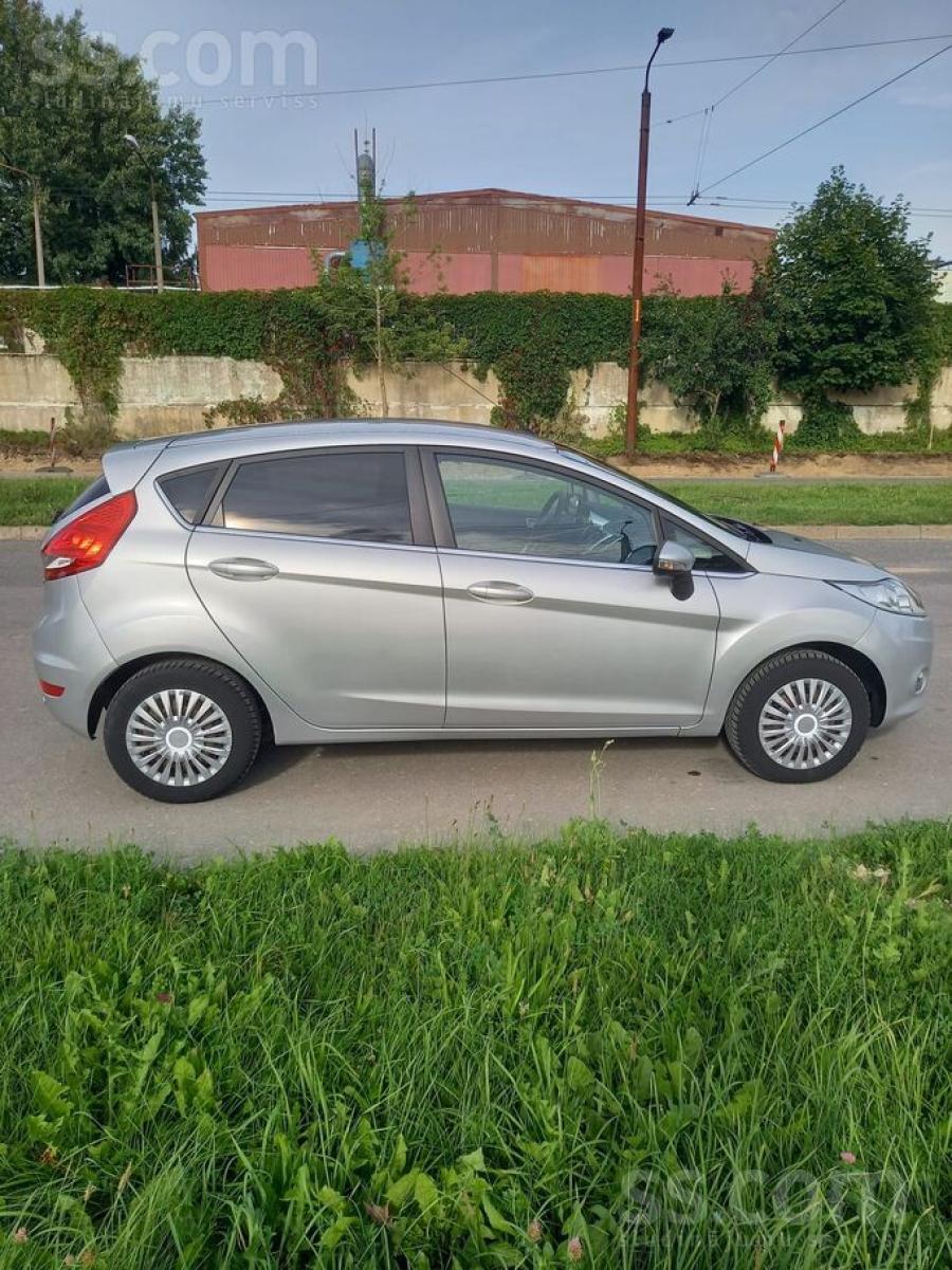Pelēks Ford Fiesta 2011 Rīga, ar dzinēja tilpumu 1.60 L un nobraukumu 118 tūkst. km par 2200 €, foto 8 vietnē AUTOMOTO.COM.LV
