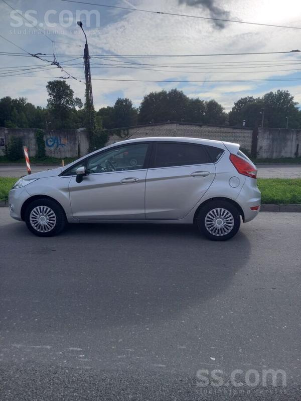 Grey Ford Fiesta 2011 in Riga, with an engine capacity of 1.60 L and mileage of 118 thousand km for 2200 €, photo 9 on AUTOMOTO.COM.LV