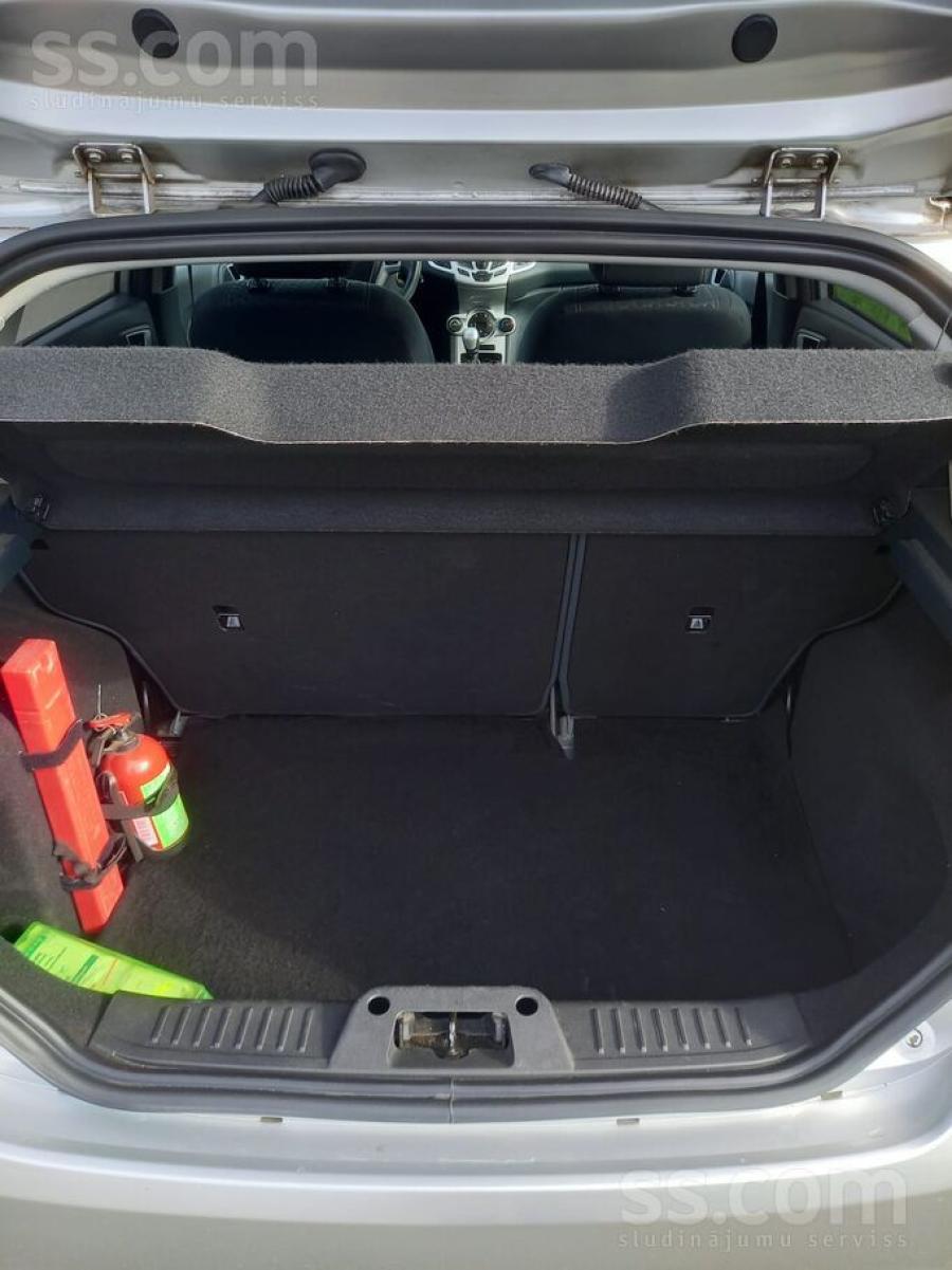 Pelēks Ford Fiesta 2011 Rīga, ar dzinēja tilpumu 1.60 L un nobraukumu 118 tūkst. km par 2200 €, foto 10 vietnē AUTOMOTO.COM.LV
