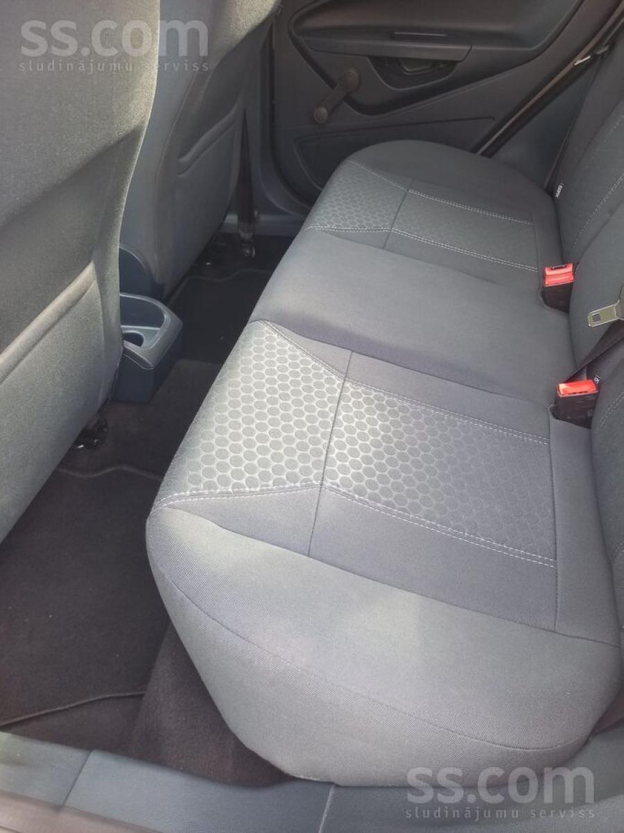 Pelēks Ford Fiesta 2011 Rīga, ar dzinēja tilpumu 1.60 L un nobraukumu 118 tūkst. km par 2200 €, foto 12 vietnē AUTOMOTO.COM.LV