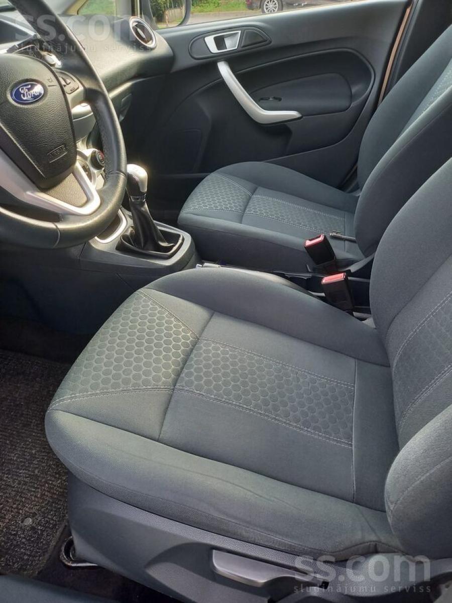 Pelēks Ford Fiesta 2011 Rīga, ar dzinēja tilpumu 1.60 L un nobraukumu 118 tūkst. km par 2200 €, foto 13 vietnē AUTOMOTO.COM.LV