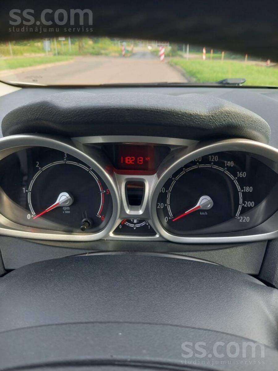 Pelēks Ford Fiesta 2011 Rīga, ar dzinēja tilpumu 1.60 L un nobraukumu 118 tūkst. km par 2200 €, foto 15 vietnē AUTOMOTO.COM.LV