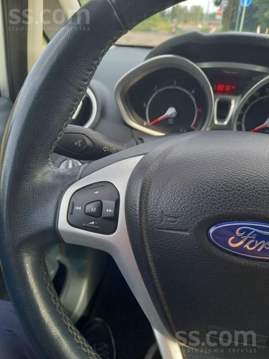 Pelēks Ford Fiesta 2011 Rīga, ar dzinēja tilpumu 1.60 L un nobraukumu 118 tūkst. km par 2200 €, foto 16 vietnē AUTOMOTO.COM.LV