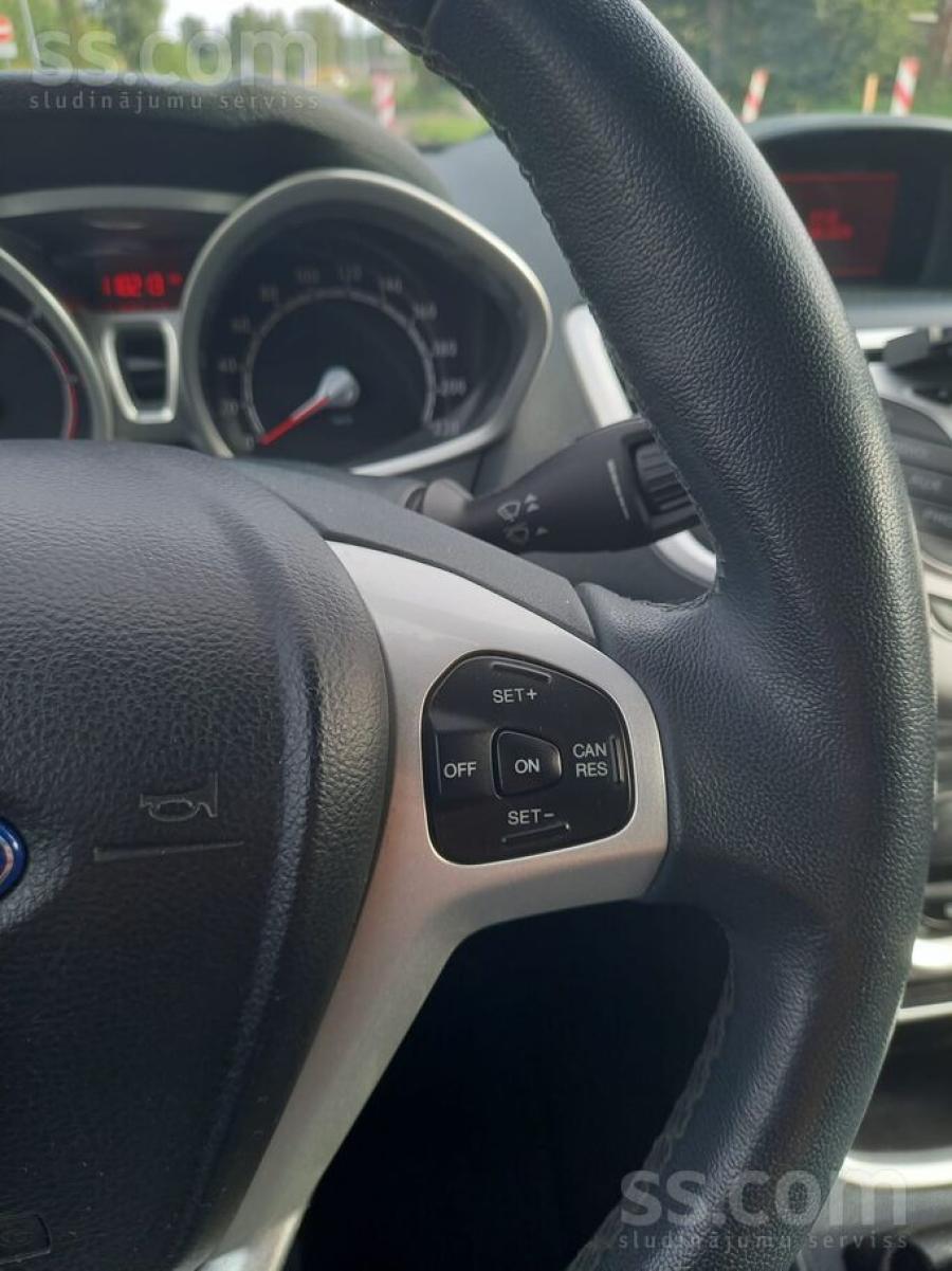 Pelēks Ford Fiesta 2011 Rīga, ar dzinēja tilpumu 1.60 L un nobraukumu 118 tūkst. km par 2200 €, foto 17 vietnē AUTOMOTO.COM.LV