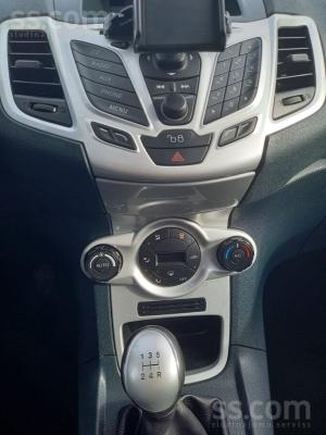 Pelēks Ford Fiesta 2011 Rīga, ar dzinēja tilpumu 1.60 L un nobraukumu 118 tūkst. km par 2200 €, foto 18 vietnē AUTOMOTO.COM.LV