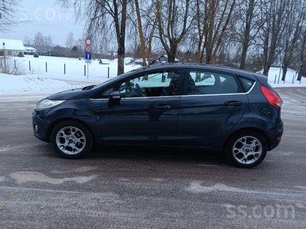 Pelēks Ford Fiesta 2012 Ogre, ar dzinēja tilpumu 1.30 L un nobraukumu 0 tūkst. km par 3000 €, foto 2 vietnē AUTOMOTO.COM.LV