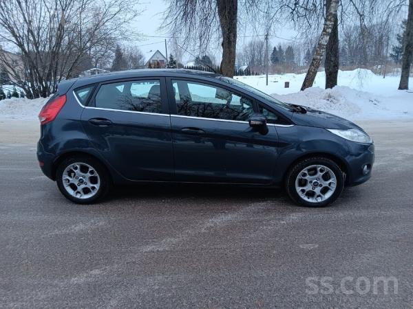 Pelēks Ford Fiesta 2012 Ogre, ar dzinēja tilpumu 1.30 L un nobraukumu 0 tūkst. km par 3000 €, foto 6 vietnē AUTOMOTO.COM.LV