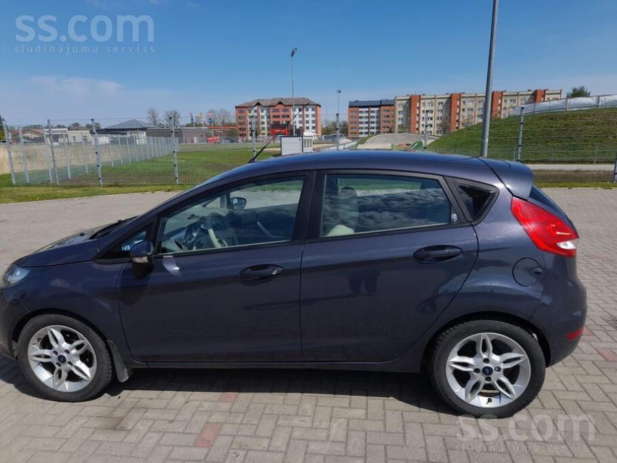 Grey Ford Fiesta 2012 in Valmiera, with an engine capacity of 1.20 L and mileage of 219 thousand km for 2800 €, photo 7 on AUTOMOTO.COM.LV