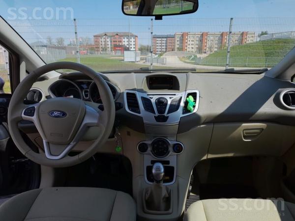 Pelēks Ford Fiesta 2012 Valmiera, ar dzinēja tilpumu 1.20 L un nobraukumu 221 tūkst. km par 3000 €, foto 3 vietnē AUTOMOTO.COM.LV