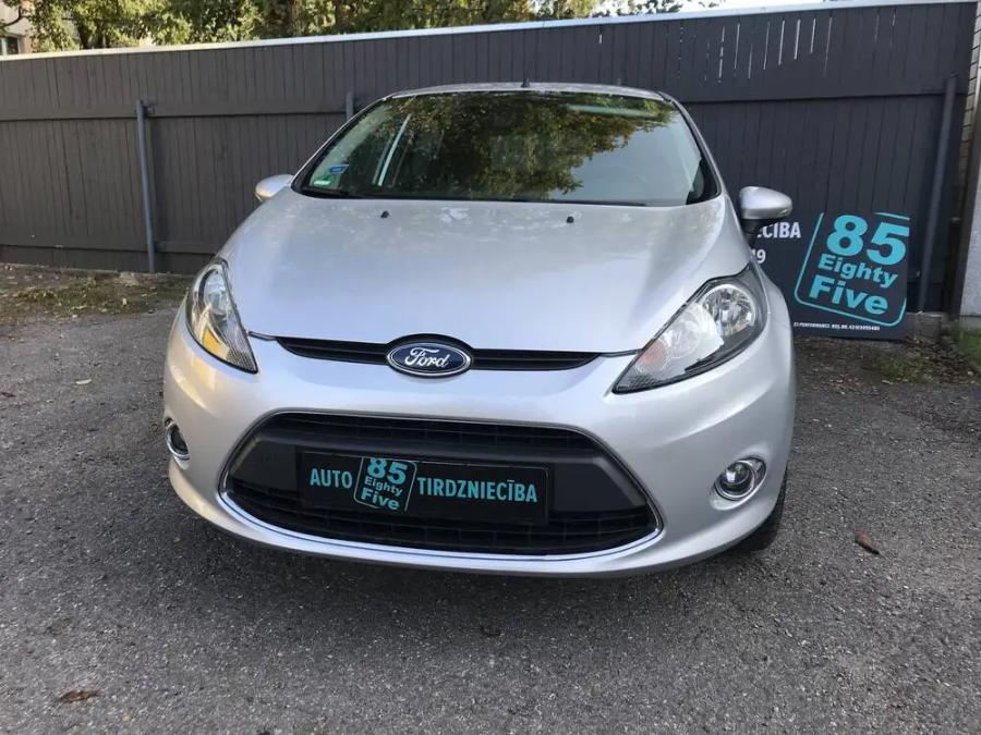 Pelēks Ford Fiesta 2012 Liepāja, ar dzinēja tilpumu 1.60 L un nobraukumu 0 tūkst. km par 3850 €, foto 1 vietnē AUTOMOTO.COM.LV