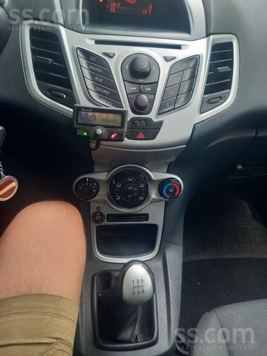 Grey Ford Fiesta 2012 in Bauska, with an engine capacity of 1.20 L and mileage of 160 thousand km for 2025 €, photo 11 on AUTOMOTO.COM.LV