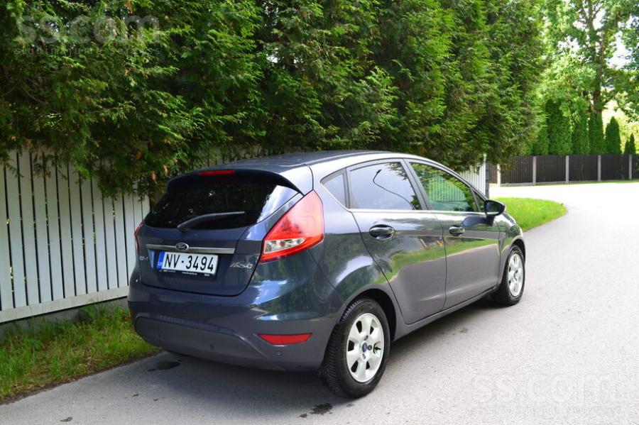 Pelēks Ford Fiesta 2012 Rīga, ar dzinēja tilpumu 1.60 L un nobraukumu 220 tūkst. km par 3400 €, foto 3 vietnē AUTOMOTO.COM.LV