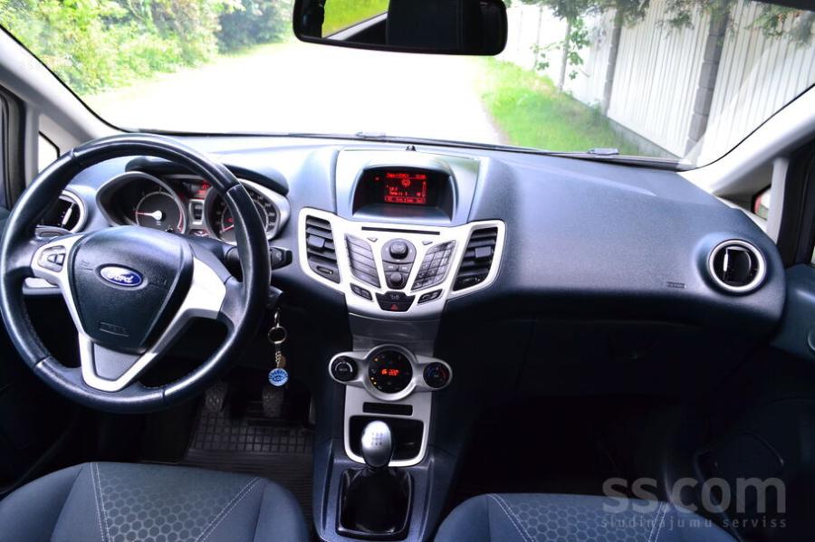Pelēks Ford Fiesta 2012 Rīga, ar dzinēja tilpumu 1.60 L un nobraukumu 220 tūkst. km par 3400 €, foto 10 vietnē AUTOMOTO.COM.LV