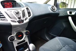 Pelēks Ford Fiesta 2012 Rīga, ar dzinēja tilpumu 1.60 L un nobraukumu 220 tūkst. km par 3400 €, foto 12 vietnē AUTOMOTO.COM.LV