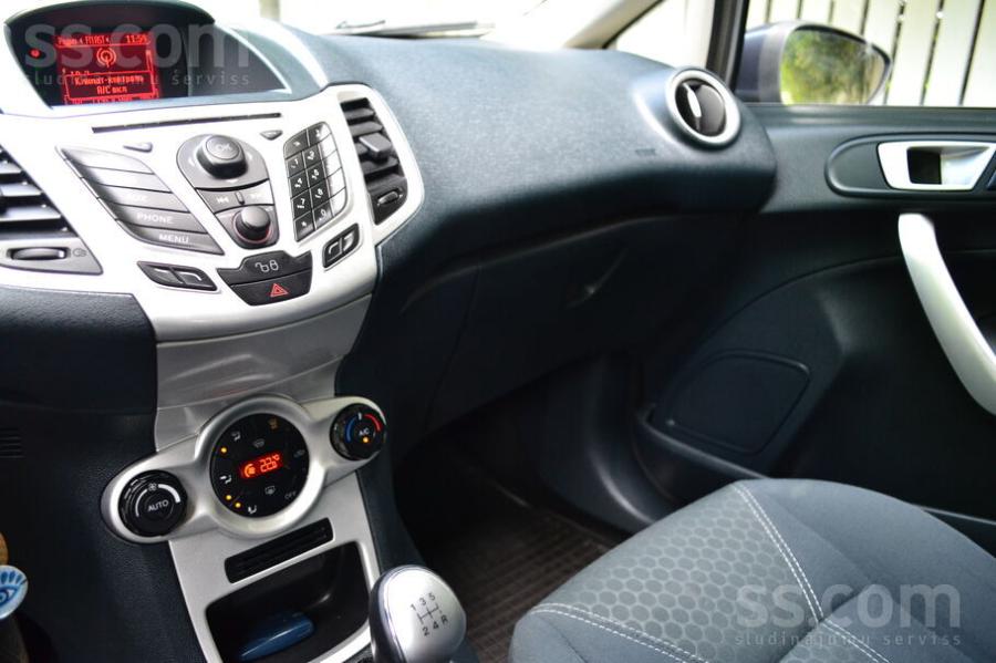 Pelēks Ford Fiesta 2012 Rīga, ar dzinēja tilpumu 1.60 L un nobraukumu 220 tūkst. km par 3400 €, foto 12 vietnē AUTOMOTO.COM.LV