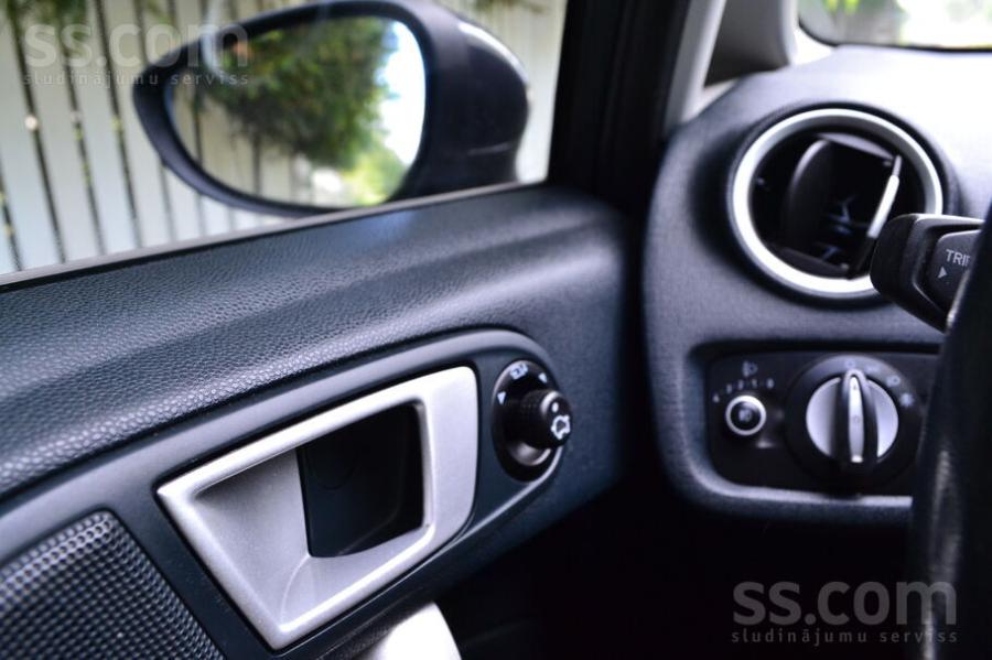 Pelēks Ford Fiesta 2012 Rīga, ar dzinēja tilpumu 1.60 L un nobraukumu 220 tūkst. km par 3400 €, foto 15 vietnē AUTOMOTO.COM.LV