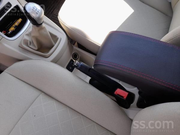 Pelēks Ford Fiesta 2012 Valmiera, ar dzinēja tilpumu 1.20 L un nobraukumu 11 tūkst. km par 2600 €, foto 3 vietnē AUTOMOTO.COM.LV