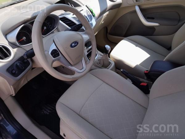 Pelēks Ford Fiesta 2012 Valmiera, ar dzinēja tilpumu 1.20 L un nobraukumu 11 tūkst. km par 2600 €, foto 4 vietnē AUTOMOTO.COM.LV