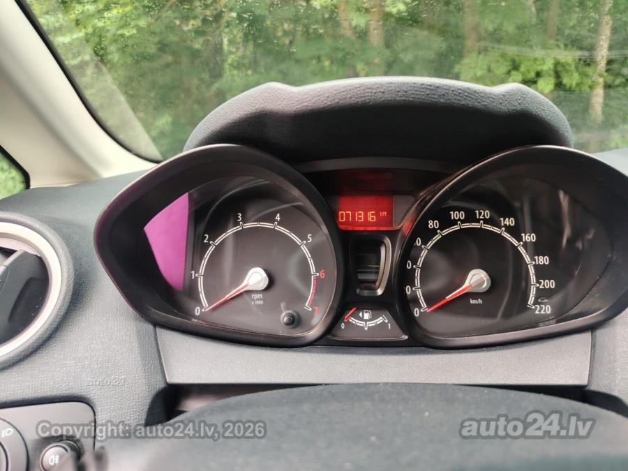 Pelēks Ford Fiesta 2012 Tallina, ar dzinēja tilpumu 1.20 L un nobraukumu 71 tūkst. km par 4990 €, foto 6 vietnē AUTOMOTO.COM.LV