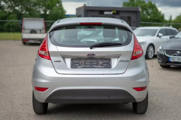 Pelēks Ford Fiesta 2012 Liepāja, ar dzinēja tilpumu 1.60 L un nobraukumu 263 tūkst. km par 4550 €, foto 3 vietnē AUTOMOTO.COM.LV