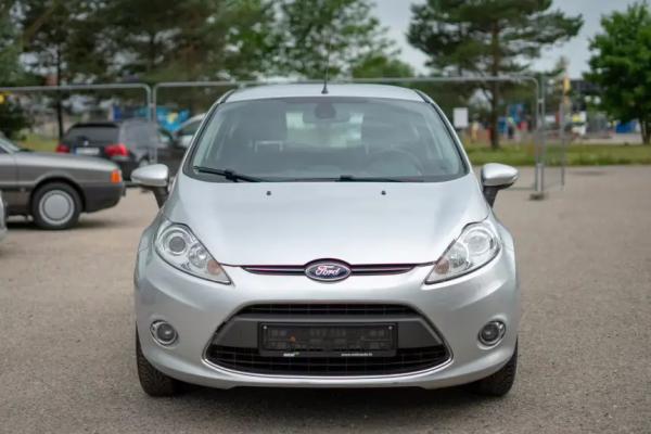 Pelēks Ford Fiesta 2012 Liepāja, ar dzinēja tilpumu 1.60 L un nobraukumu 263 tūkst. km par 4550 €, foto 6 vietnē AUTOMOTO.COM.LV