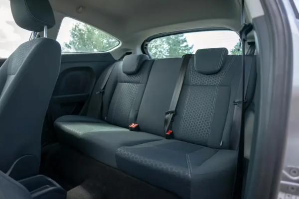 Pelēks Ford Fiesta 2012 Liepāja, ar dzinēja tilpumu 1.60 L un nobraukumu 263 tūkst. km par 4550 €, foto 9 vietnē AUTOMOTO.COM.LV