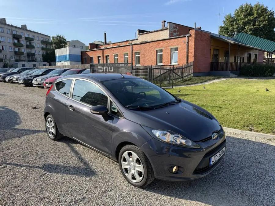 Pelēks Ford Fiesta 2012 Ventspils, ar dzinēja tilpumu 1.20 L un nobraukumu 121 tūkst. km par 2100 €, foto 4 vietnē AUTOMOTO.COM.LV
